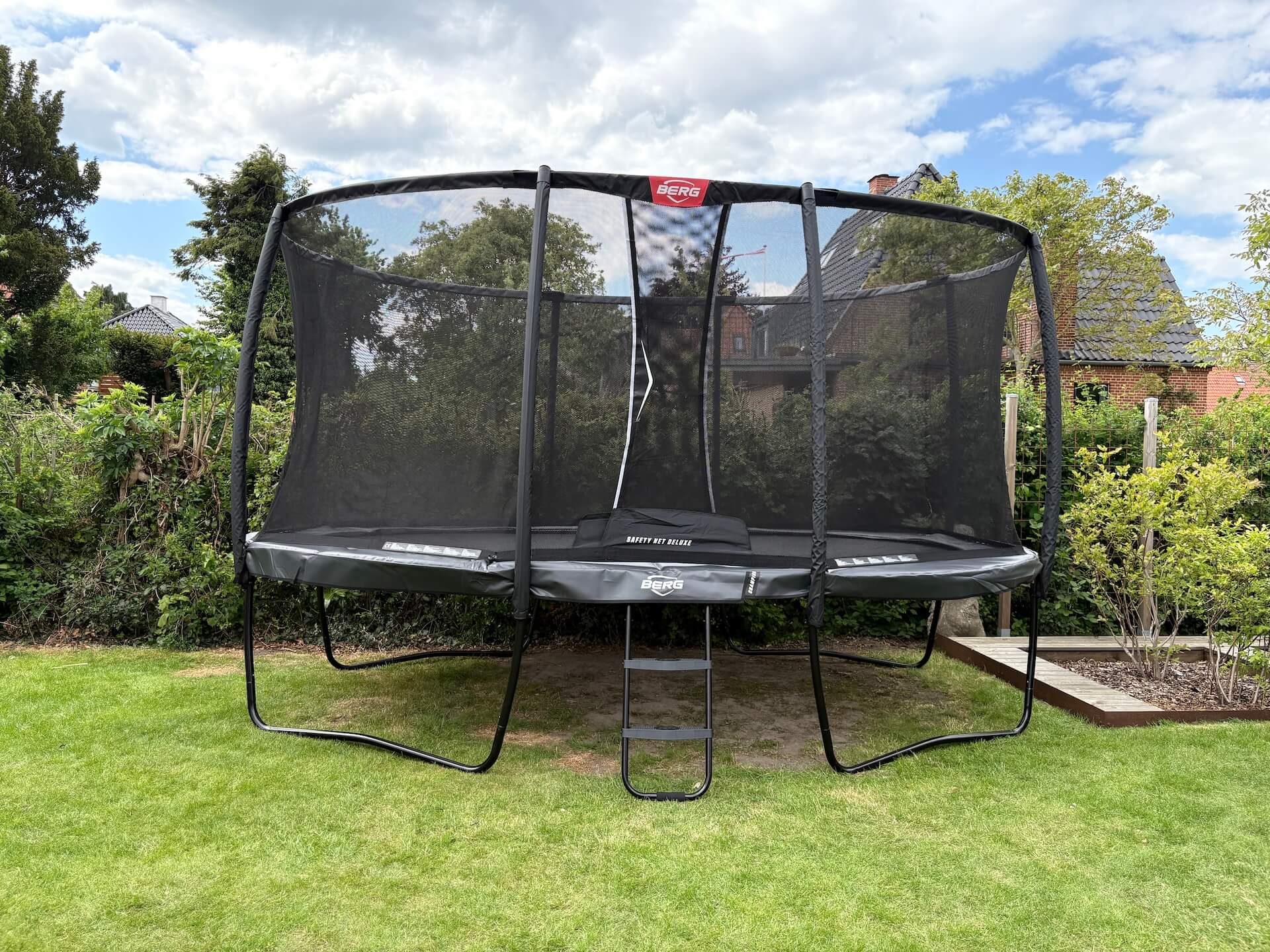 TEST: BERG Grand Champion Regular havetrampolin anmeldelse | Havekalenderen